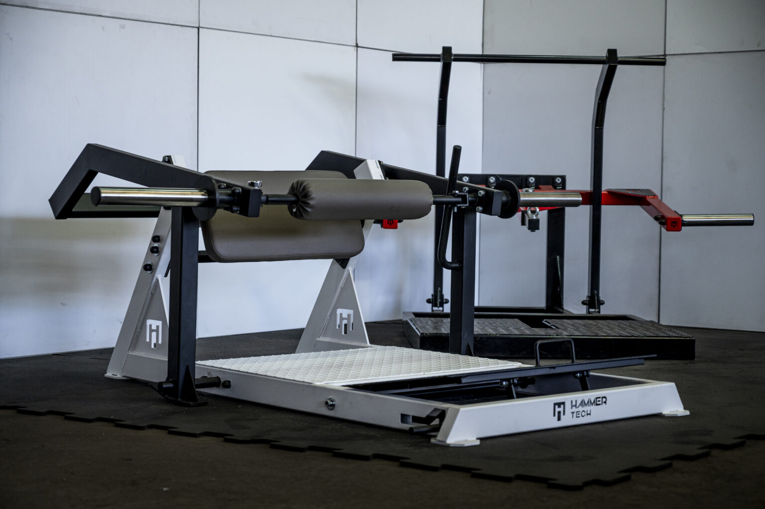 HIP THRUST BENCH MACHINE • Sklep CrossFit • Sprzęt Fitness • Hammer Tech